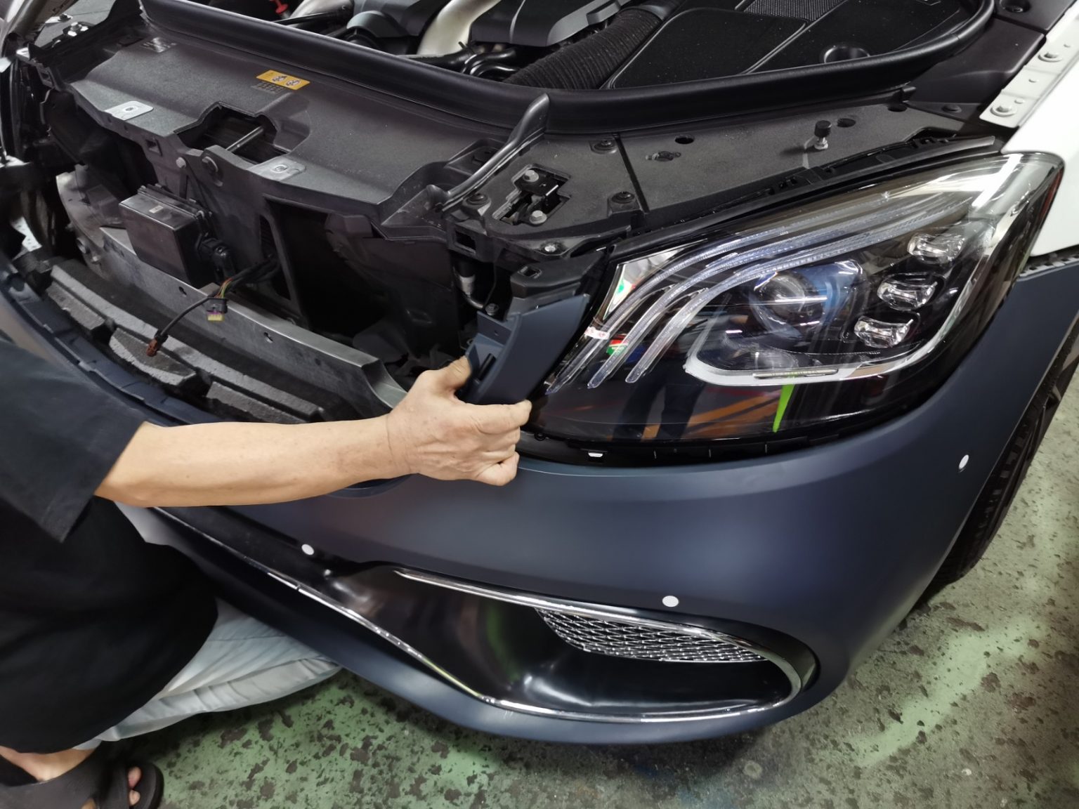 Day 2 Following up on the Mercedes Benz S500 for Full Spray Painting